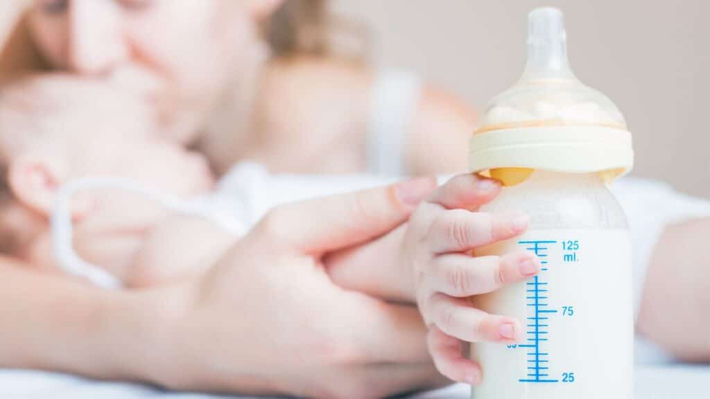 How to Use Bottled Water to Make Baby Formula Safely | Baby Water