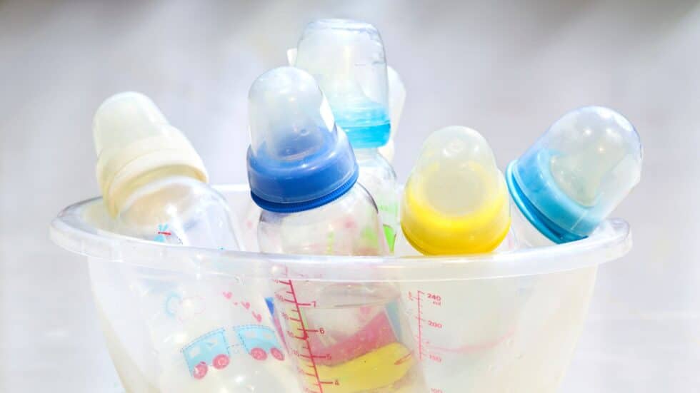 Baby Formula Preparation with Distilled Water Guide
