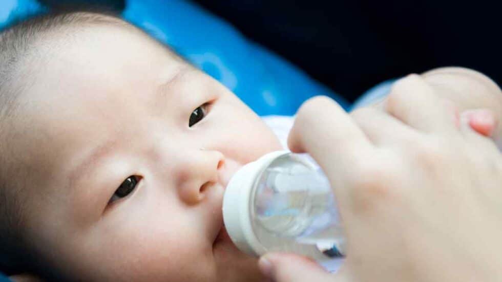 Water for Babies Under 6 Months: What You Need to Know | Baby Water