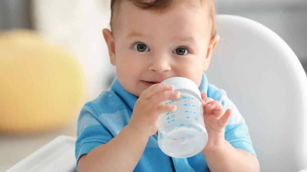 What Age Can a Baby Have Water? The Dos and Don'ts for Newborns | Baby ...