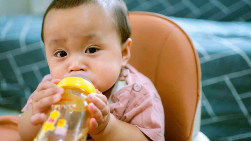 How to Hydrate Your Baby: A Guide to Water and Other Fluids | Baby Water